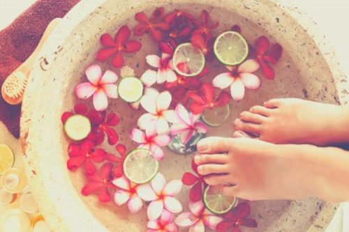 4 Simple & Relaxing DIY Foot Bath Recipes