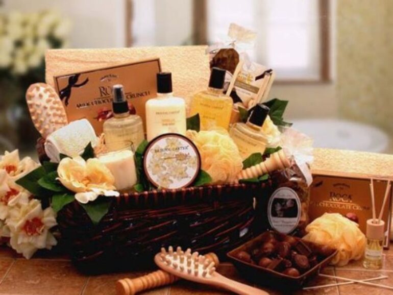 7 Best Spa Gift Baskets - Luxury & Relaxing Bath Sets